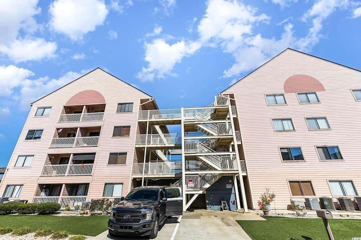 Condo With Oceanview And Steps To The Beach - Myrtle Beach, SC