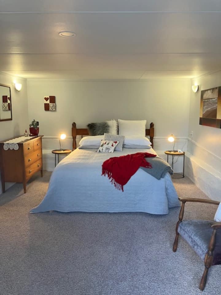 Central & Secluded With Private Spa - Tauranga