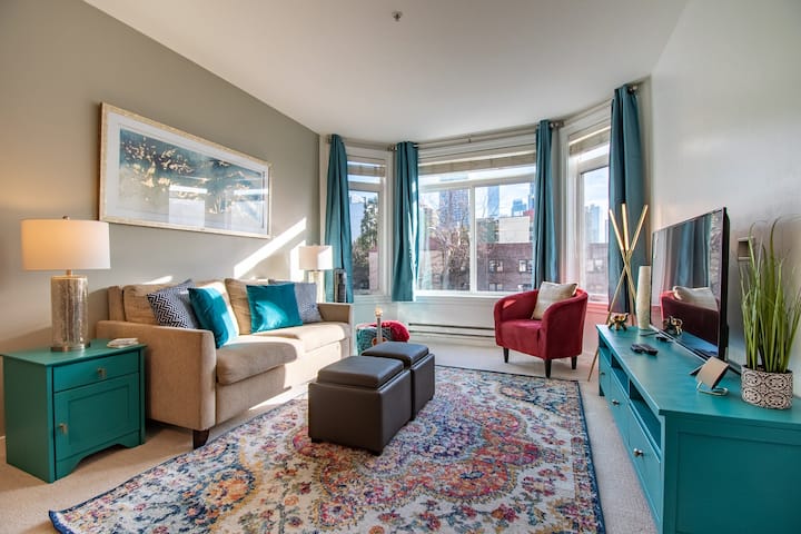 Lovely 1-br @ Heart Of Seattle! W/ Pool & Parking - Seattle, WA