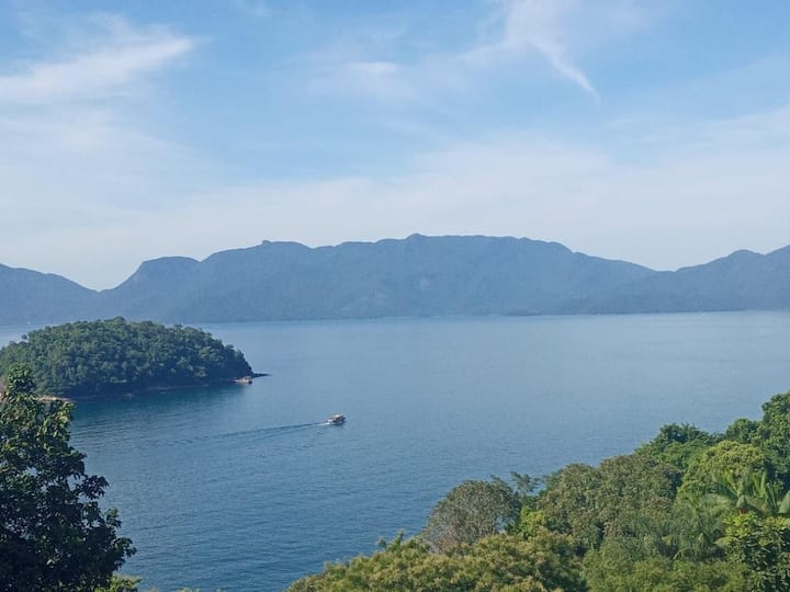 Ar Puro E Uma Linda Vista Para O Mar. - Mangaratiba