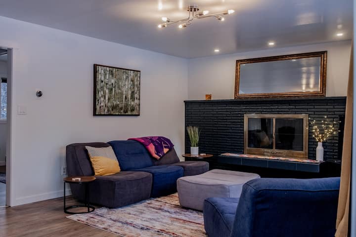 Cute Yellow House - Anchorage, AK