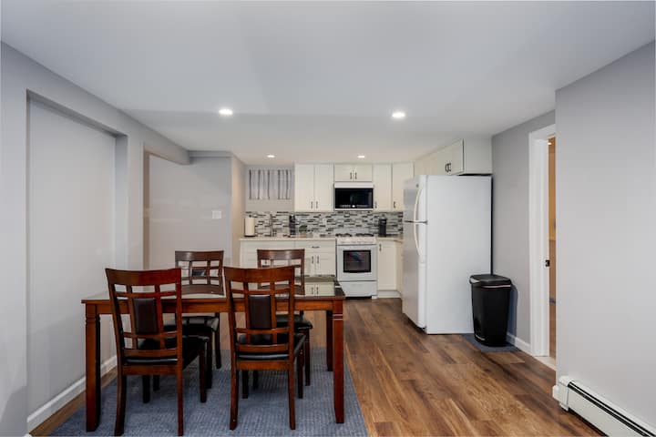 Clean One Bedroom Apartment In A Great Location. - Massapequa, NY