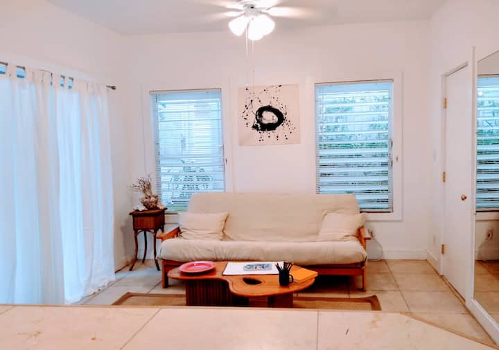 Old Town Bright One Bedroom Starting January 1 - Key West, FL