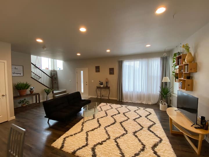 Modern, Cozy Home Close To Downtown - Fort Collins, CO