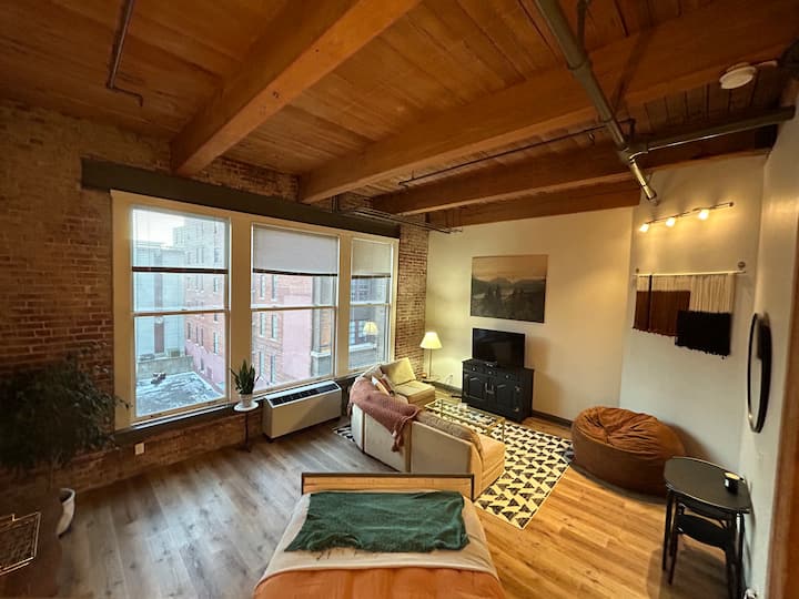 Updated Soho Lofts Condo W Parking! - Mission, KS