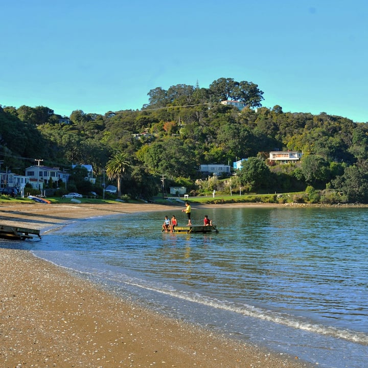 Oamaru Bay - Waterfront Bach - Coromandel