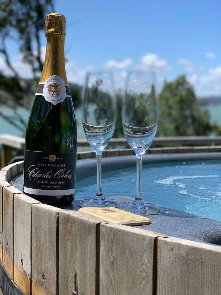Bay Vista Raglan. Best View In Town. Dog Friendly! - 