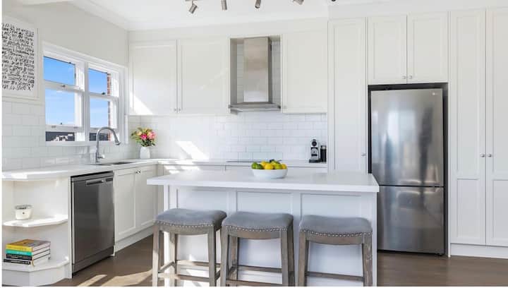 Coastal Unit Living At Its Best. - Manly