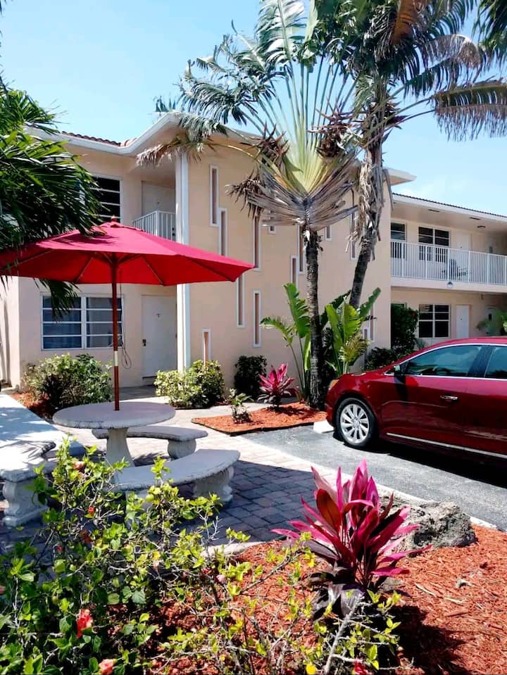 Sunny Beach Condo-3 Min Walk To Beach-free Parking - Pompano Beach, FL