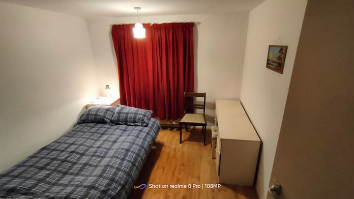 A Room Near A Park - Oxford