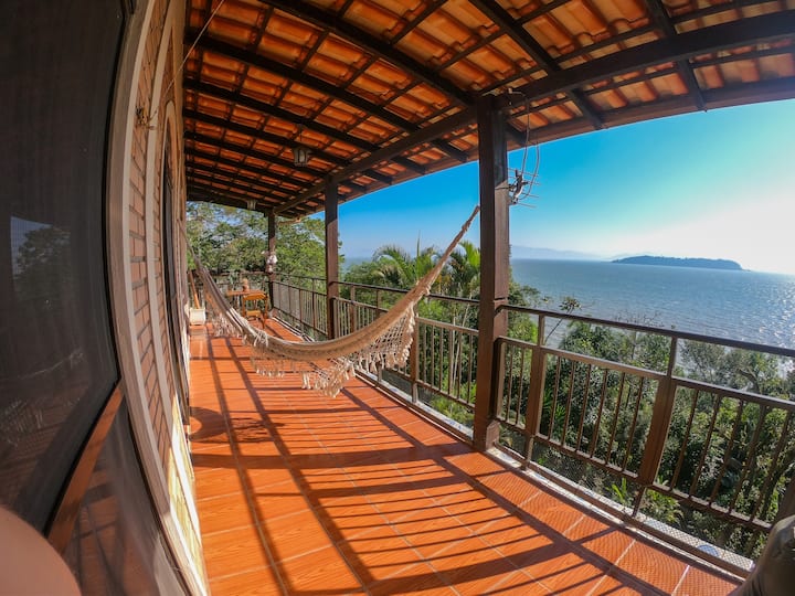 Casa à Beira-mar Em Sambaqui: Piscina & Trapiche - Brasil