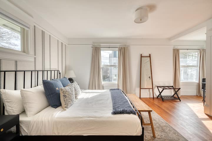 3br • Sleeps 6 • King Bed • Prime Se Location - Portland, OR