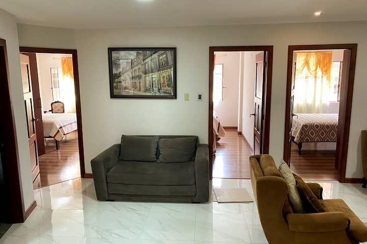 Departamento Amplio Y Moderno, Centro De Cuenca. - Cuenca