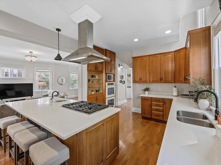 6-br Retreat 3-min To Downtown - 2-car Driveway - Cincinnati