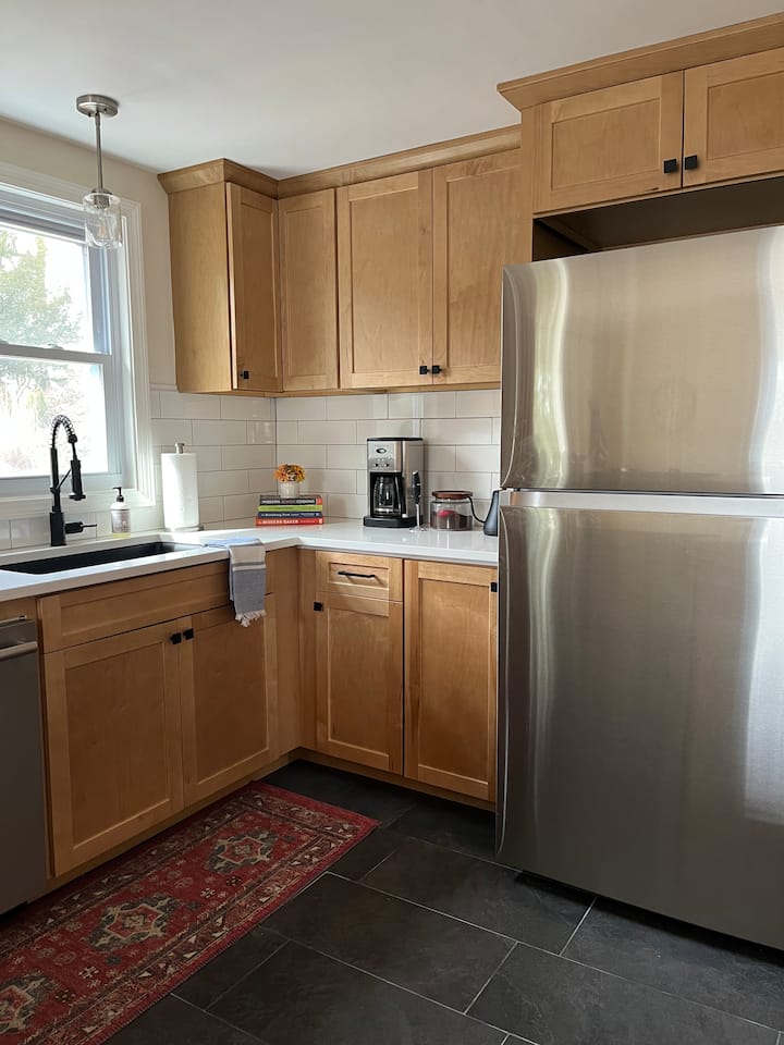 Walkable Wakefield Cape Near Beach With Pass - Rhode Island