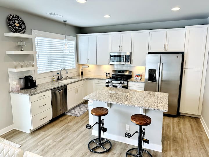 Newburgh Newsie - 3br, 2.5ba New Const Home W Gym! - Newburgh, IN