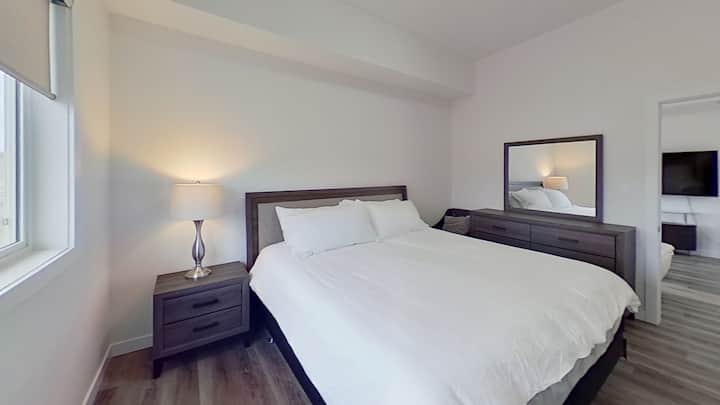 King Suite At Creekstone - Hinton, AB, Canada