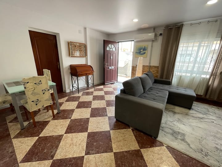 Spacious Bungalow With Patio - Torrevieja
