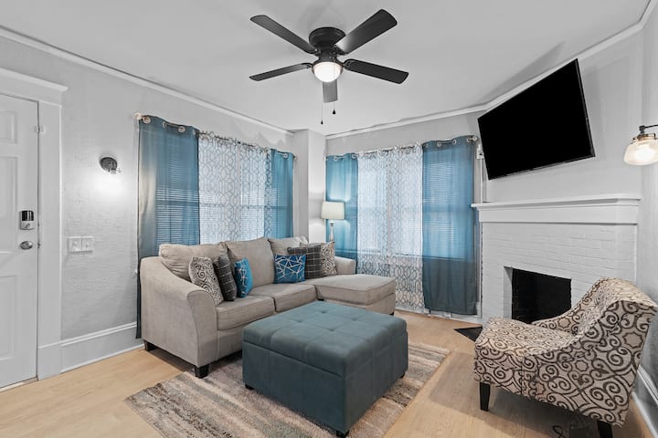 Charming 2 Bed 1 Bath Near Lafb - Hampton, VA