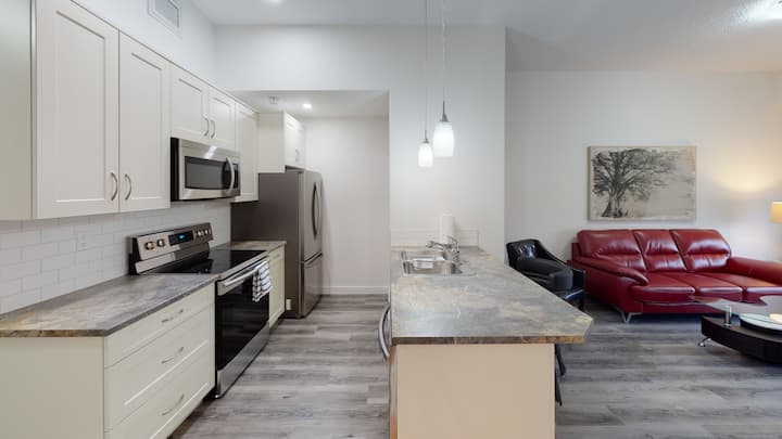 Queen Suite At Creekstone - Hinton, AB, Canada