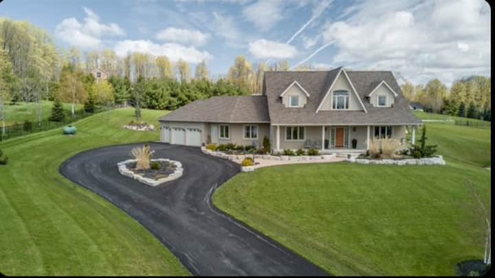 Beautiful State Home & Decorate! - Alliston