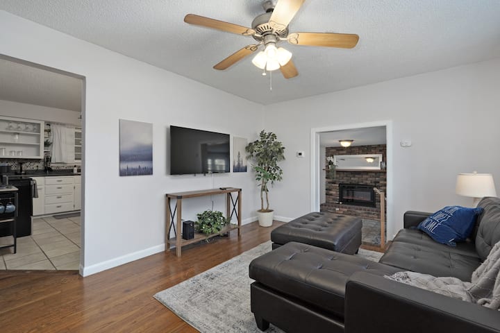 Well-stocked + Nespresso + 2 Living Areas - Springfield, MO