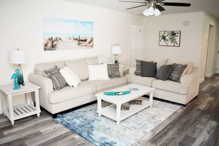 Hidden Retreat~heated Pool/spa Minutes To Beaches! - Bradenton Beach, FL