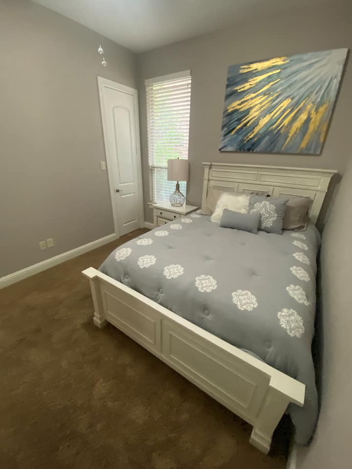 Looking For Roommate - Gorgeous Gated Neighborhood - Roanoke, TX