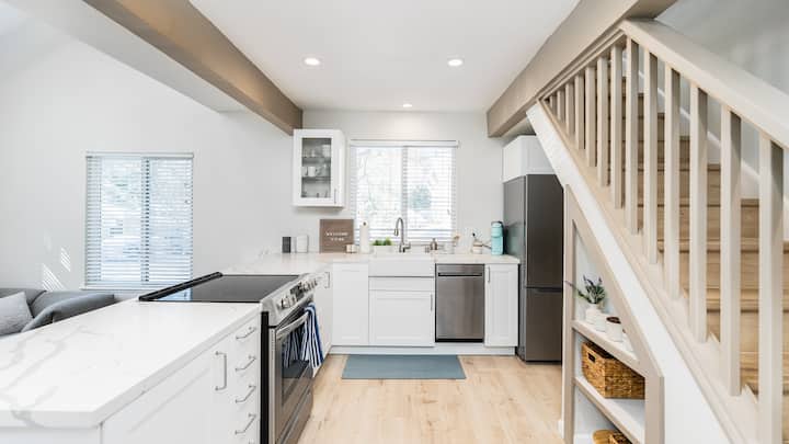 Modern, Pet-friendly Condo Near Lake! - Tahoe City, CA