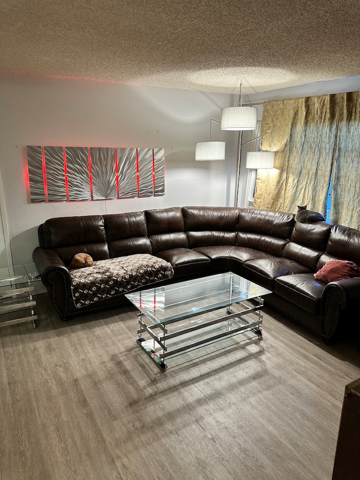 Quite And Comfortable - San Diego, CA