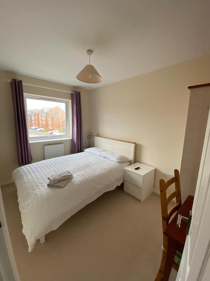 Quiet Room With Free Parking - Swindon