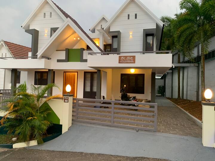 Luxurious Villa Near Caritas - Kottayam