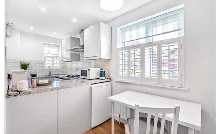 Beckenham House With Driveway - Beckenham