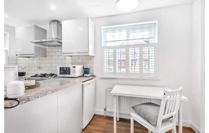 Modern House With Driveway In Beckenham - Crystal Palace - London