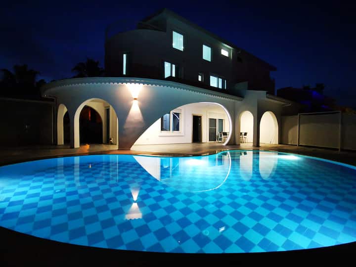 Architecturally Awarded, Pool, Jacuzzi 3br Villa - Serik