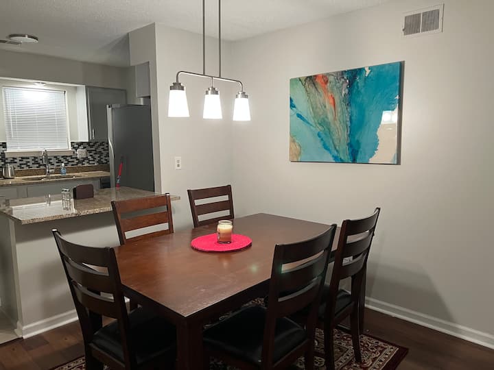 A Cozy Home Nestled In A Cove With Private Parking - 曼非斯