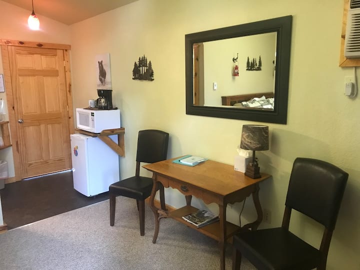 Mtn Peaks Inn - Bear Mtn Suite-downtown Hill City - Hill City, SD