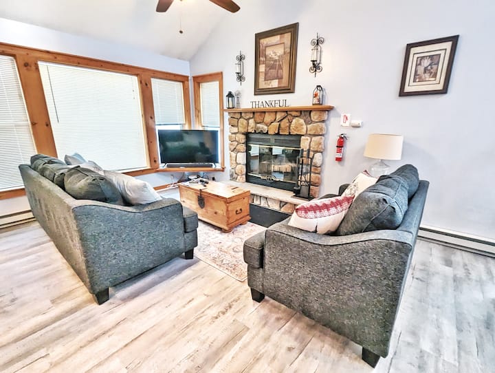 3br Camelback Cozy Escape: Sleeps 8! - Mount Pocono, PA