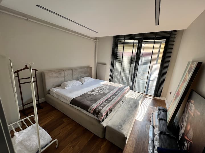 Nice, Cool Room Next To Embassies With Parking Lot - Ankara