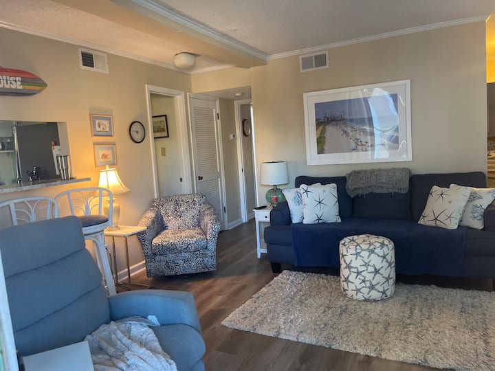 Beautiful Condo Less Than 100 Steps From The Ocean - North Myrtle Beach, SC