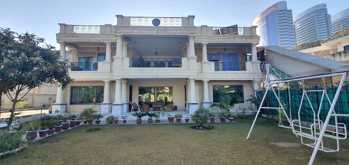 Walk To Centaurus Private Heated Room - Islamabad