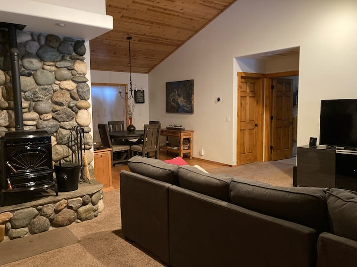 Cozy 3 Bedroom Home In Tahoe Donner - Truckee, CA