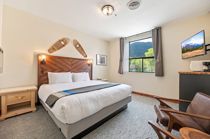 In The Heart Of Leavenworth - King With Jetted Tub - Leavenworth, WA