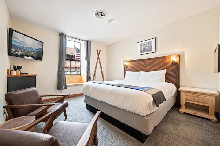 In The Heart Of Leavenworth - King Suite Dreams - Leavenworth, WA