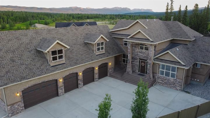 Luxururious Huge Bungalaw  Near Jasper Ab - Hinton