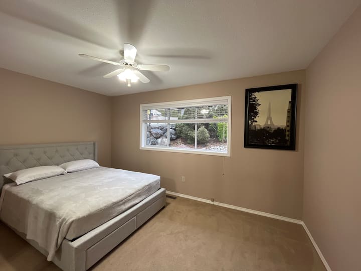Beautiful 4 Bed Spacious Home - Abbotsford