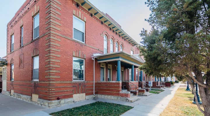 200 - Cozy Apartment By Downtown - Pueblo, CO
