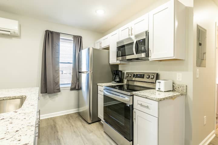 Studio 13 W/patio Near Downtown - Charlottesville, VA