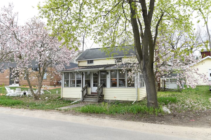 Gull Lake Buttercup Cottage (Monthly) - Fort Custer Recreation Area, Augusta