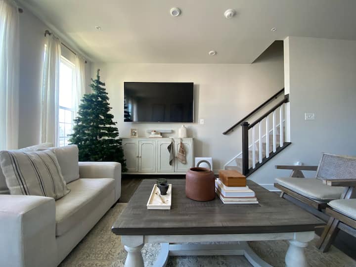 Black Locust Getaway - Frederick, MD